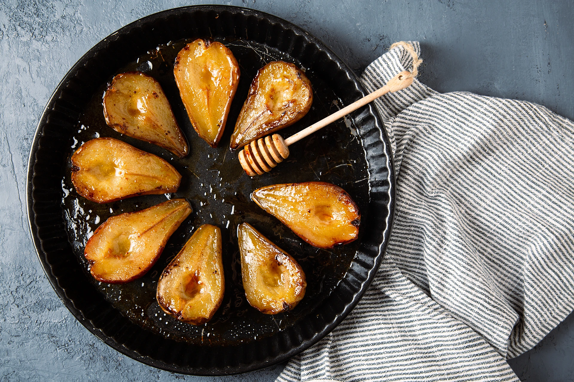 Poire au Four Caramélisée au Miel et aux Epices : Recette Facile